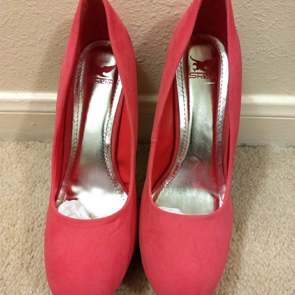 sheik Shoes | Shoes | Sexy Peach Colored Velvet Pump | Poshmark